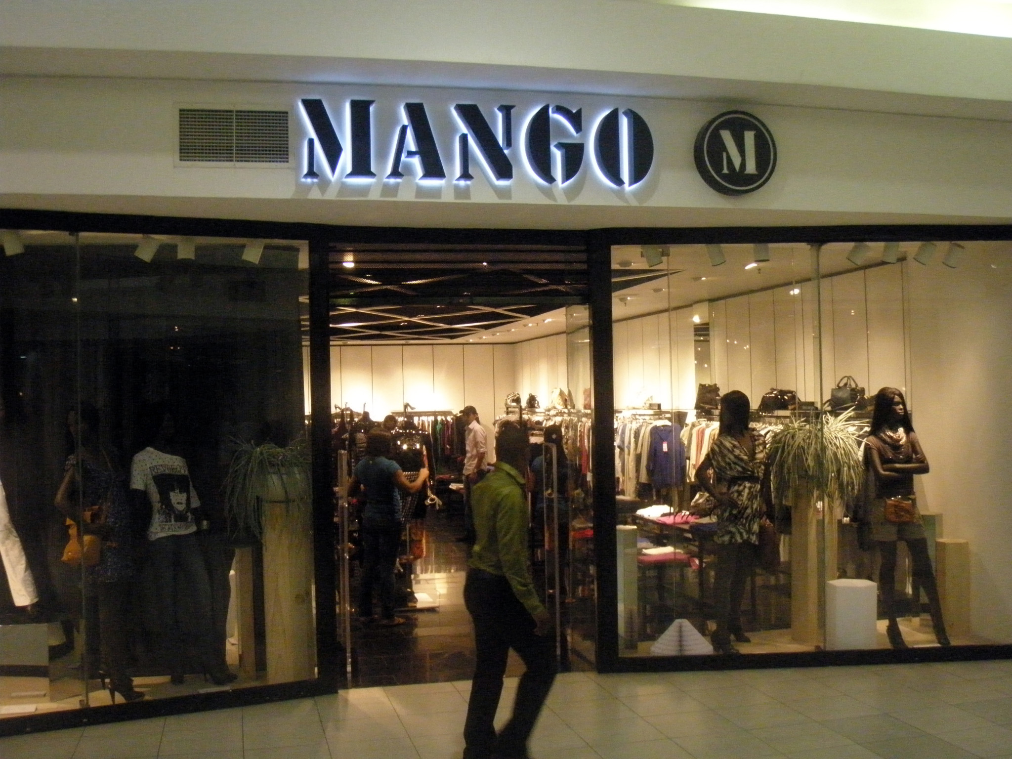 Mango gana 2.017 millones y crece un 9,3% en 2014DiarioAbierto