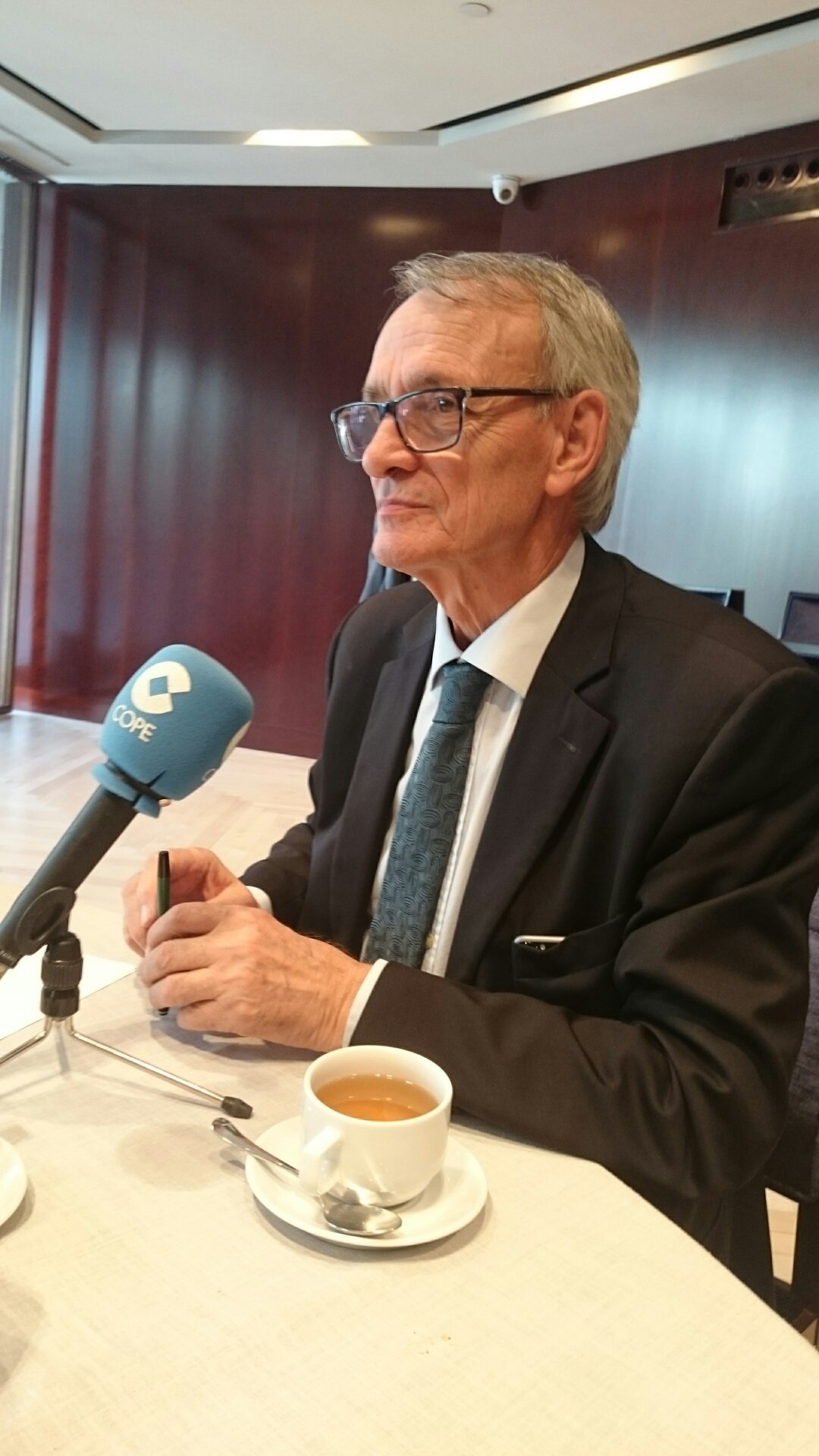 Antón Costas: “Si Puigdemont convoca elecciones antes del viernes sería ...
