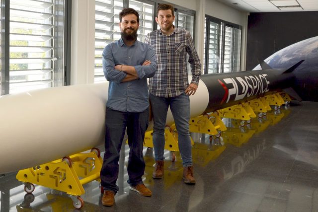 Dos jóvenes ingenieros ponen a España en órbita ...