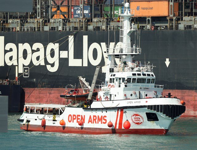 El Open Arms llega al Puerto de Barcelona con 60 migrantes a bordo ...