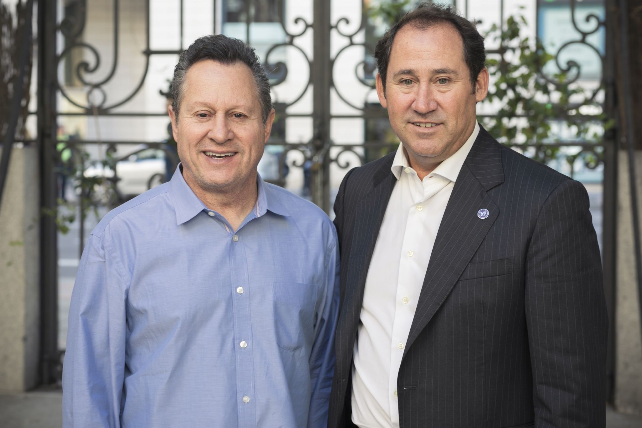 El_presidente_de_Berkshire_Hathaway_HomeServices_Gino_Blefari_y_el_CEO ...