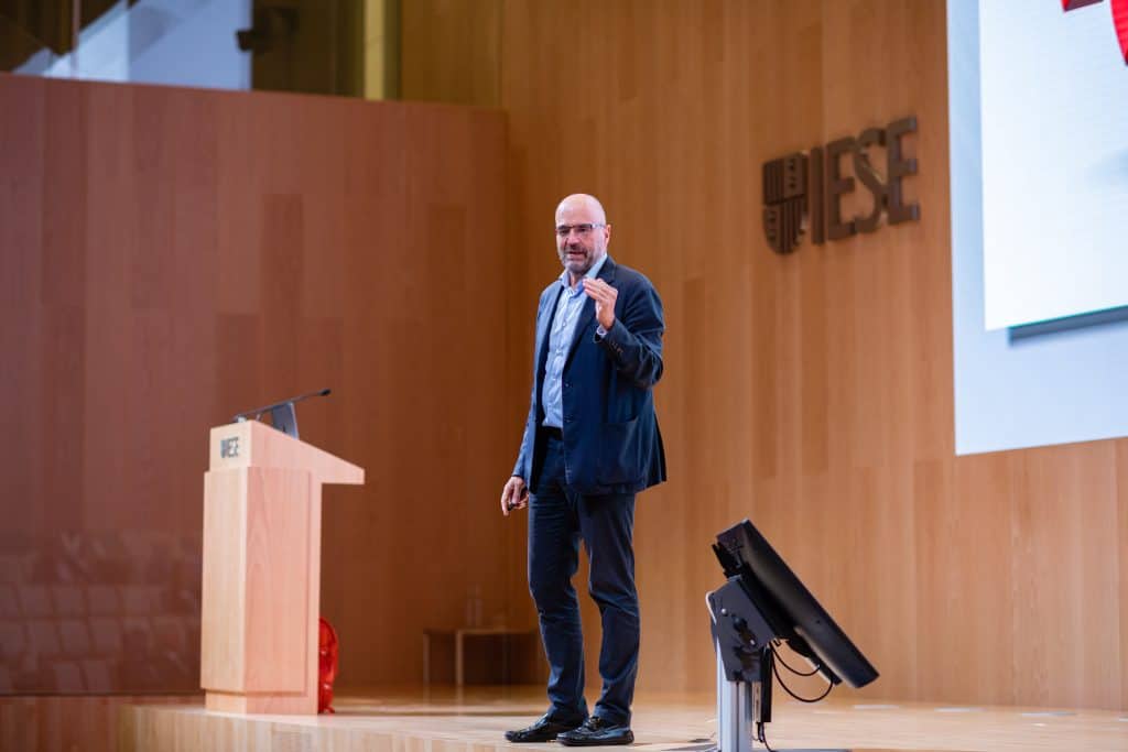 El IESE propone retrasar la jubilación hasta los 74 ...