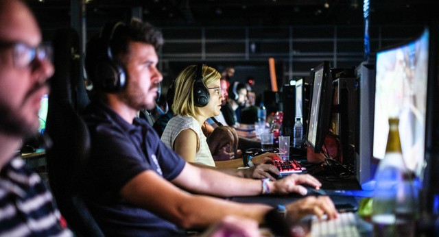 De Arcades a Arenas: La evolución histórica de los Esports ...